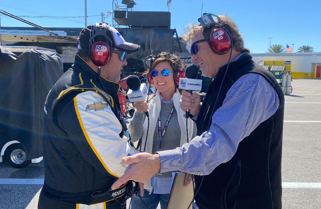 Round-Up Radio | Mike Skinner The Gun Slinger