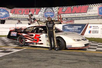 Mike Skinner returns to victory lane with ATF & Gunslinger at New ...